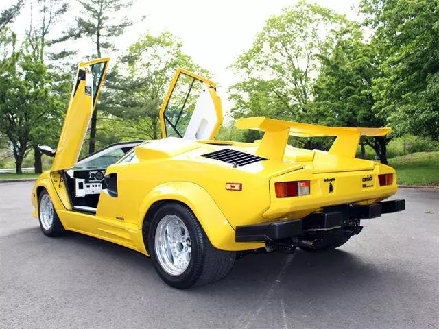 Wannan Lamborghini Countach na 1988 An Kora Miles 8,500 Kawai 1905_1