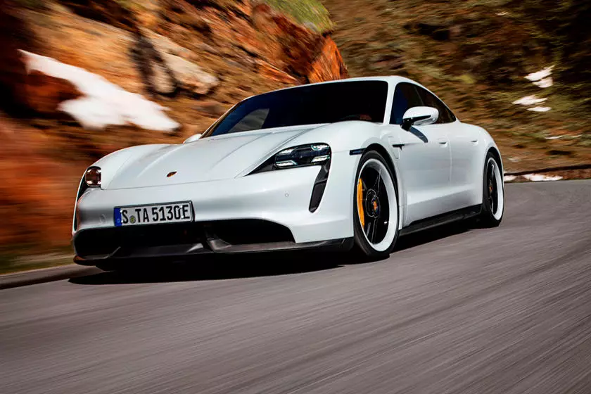 2020-2021 Porsche Taycan framifrån körning