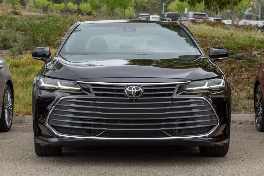 Обзор первого привода Toyota Avalon 2019 года: синеволосый седан покрасили 19098_14