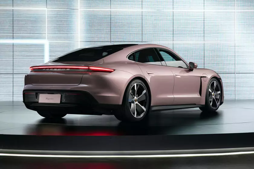 2020-2021 Porsche Taycan 4S Հետևի անկյունային տեսք