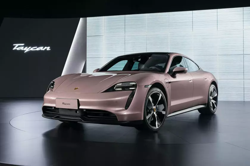 Tampilan Sudut Depan Porsche Taycan 4S 2020-2021