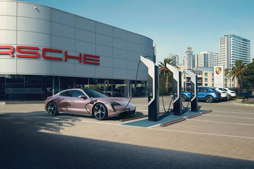 2020-2021 Porsche Taycan 4S დამუხტვის წერტილი