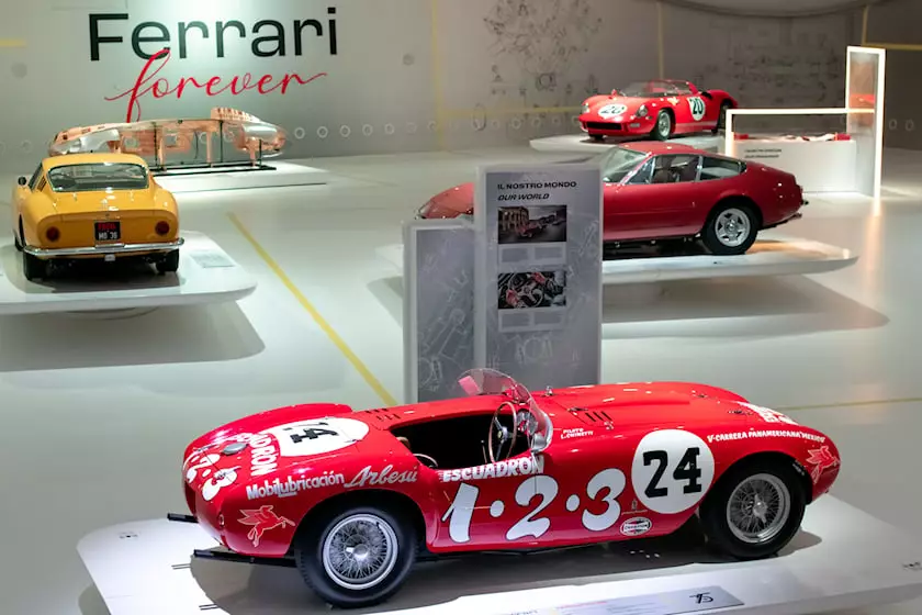 Ferrari 75 illik yubileyini göz qamaşdıran sərgi ilə qeyd edir 19140_1