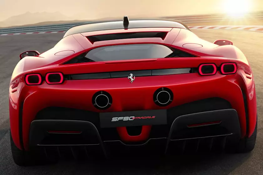 2020-2021 Ferrari SF90 Stradale atzeko ikuspegia