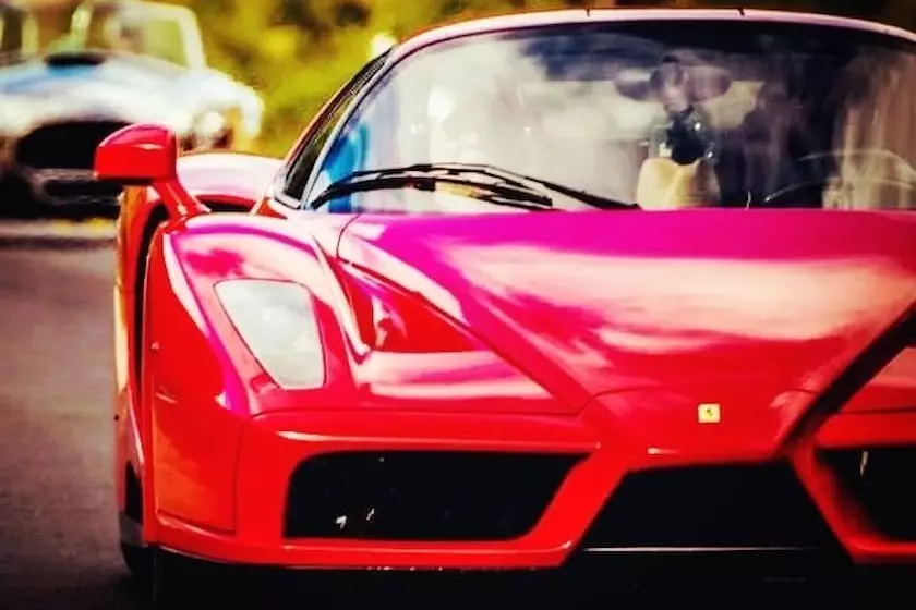 Buri munsi Gutwara Ferrari Enzo Hamwe Ibirometero 90.000 Kumasaha Nintsinzi 19196_9