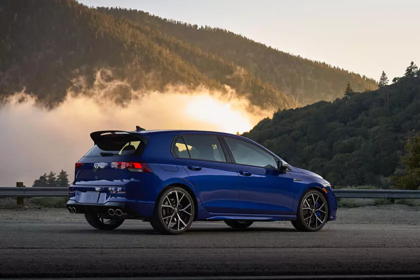 Огляд Volkswagen Golf R 2022 року з першого погляду: натисніть на газ 19309_14