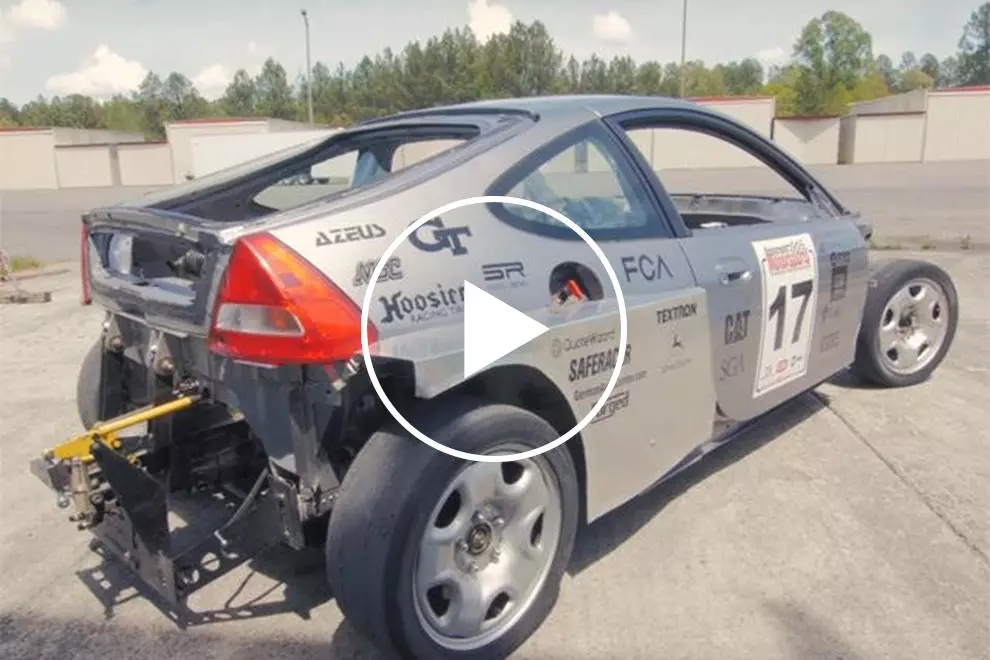 Dieser Honda Insight wurde nackt ausgezogen und erhielt einen Subaru Flat-Six