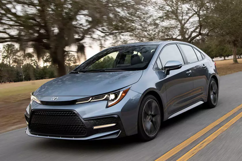 2020-2021 Toyota Corolla Sedan Front View បើកបរ