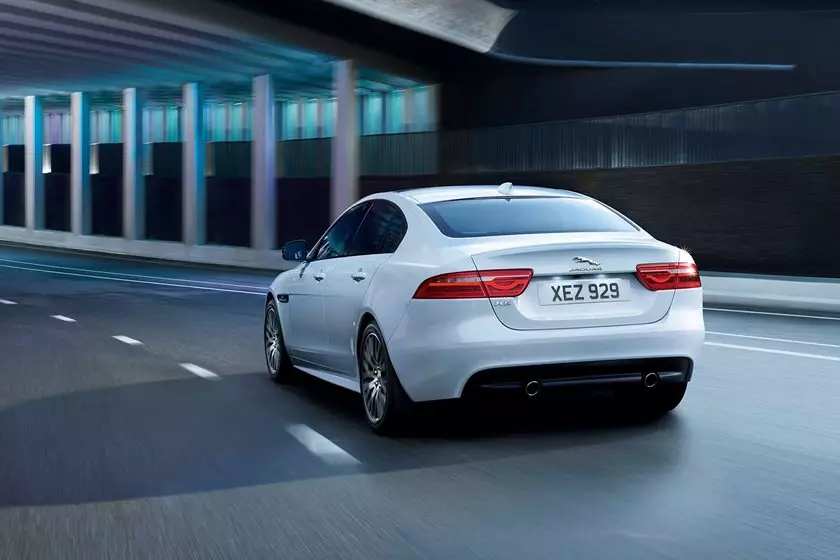 Jaguar XE Landmark Edition Sporty Enhancements белән ачылды 19531_2