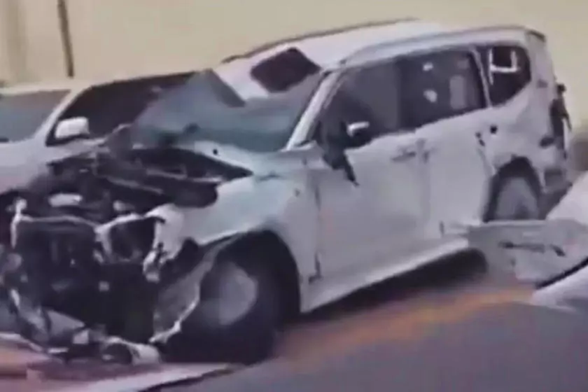 Varios novos Toyota Land Cruiser destruídos en tránsito 19623_3