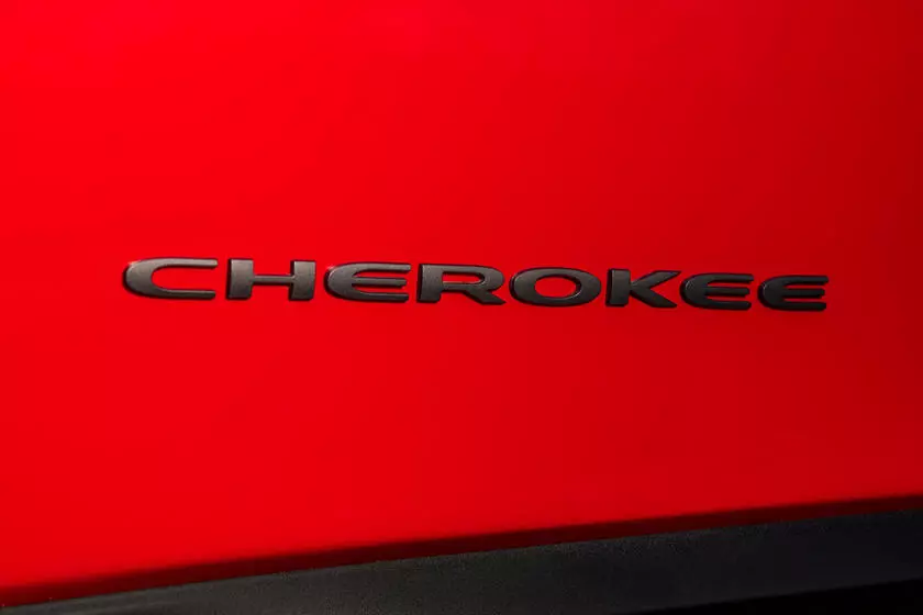 Lencana Jeep Cherokee 2014-2021