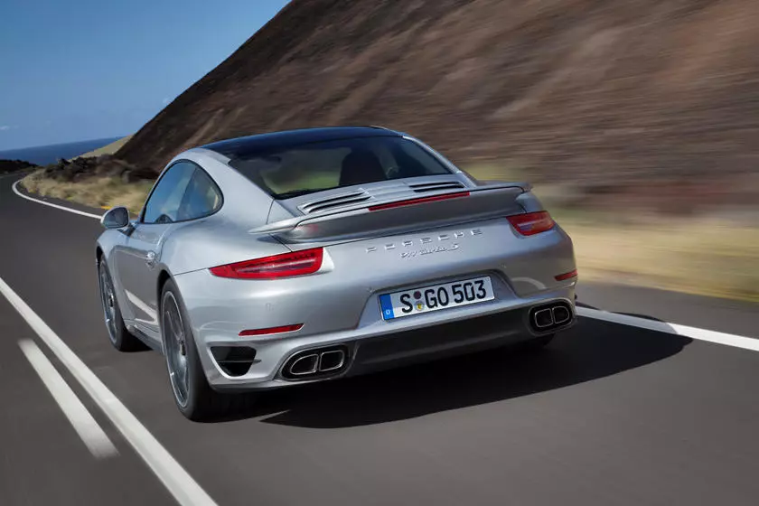 2013-2015 Porsche 911 Turbo Coupe နောက်ကြည့် မောင်းနှင်မှု