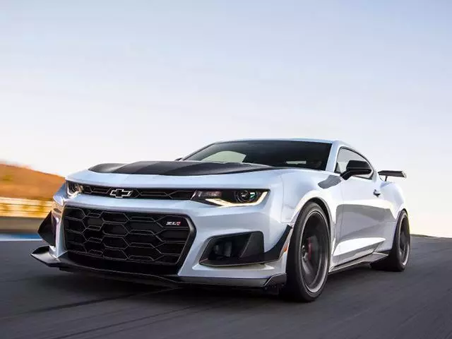 Chevy có thể biện minh khi yêu cầu 70.000 đô la cho Camaro ZL1 1LE 2018 không? 1986_1