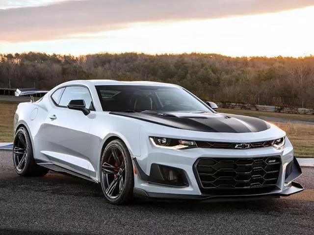 Bisakah Chevy Membenarkan Meminta $70.000 Untuk Camaro ZL1 1LE 2018? 1986_2