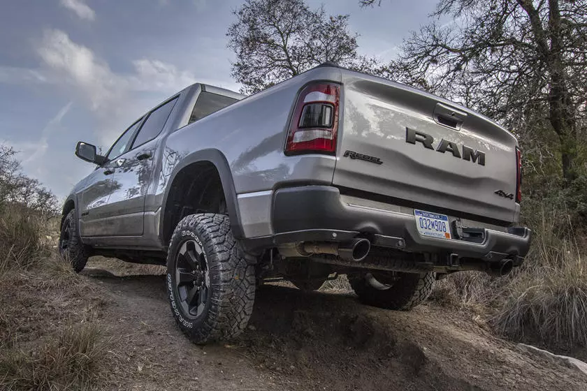 بۇ دۇنيادىكى ئەڭ تەلەيسىز 2019 Ram 1500 ئىگىسى 19908_3