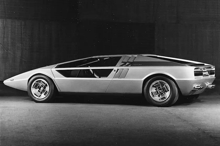 Maserati fiert 50 jier fan syn byldbepalende Boomerang Concept Car 19964_2