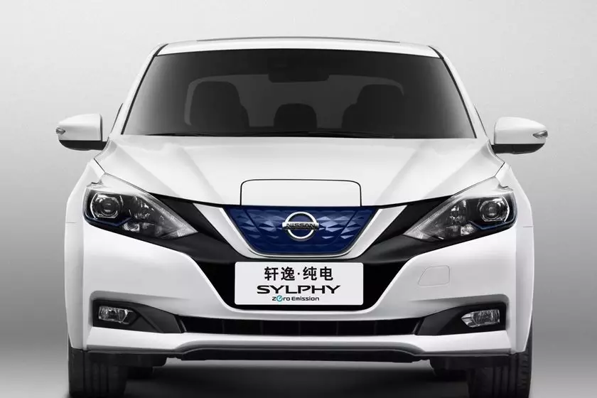 Nissan Sylphy ZE ከቅጠል ጉትስ ጋር የኤሌክትሪክ ሴንትራ ነው። 19993_2