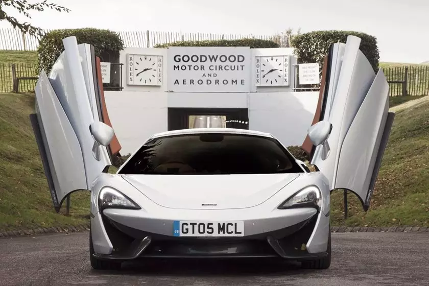 O le McLaren 570GT o lo'o fa'atatau i le tarako, ose tama'i manu 20044_4