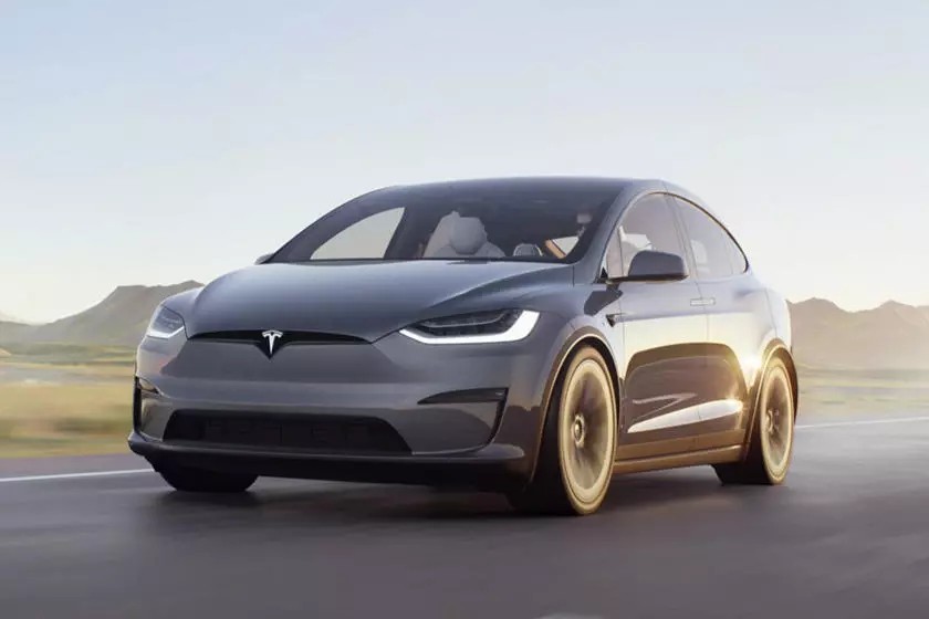 2021 Tesla Model X Plaid Front View မောင်းနှင်ခြင်း။