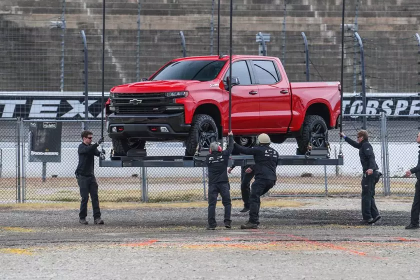 Преглед на прв поглед на Chevrolet Silverado 1500 за 2019 година: Камион за секого 20163_16