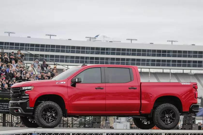 2019 Chevrolet Silverado 1500 First Look Review: Nákladné auto pre každého 20163_17