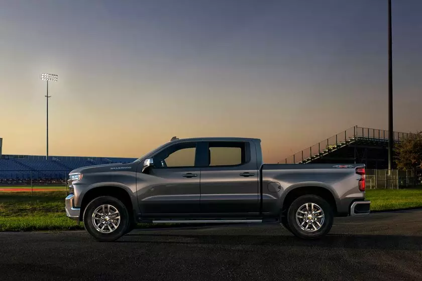 Преглед на прв поглед на Chevrolet Silverado 1500 за 2019 година: Камион за секого 20163_6