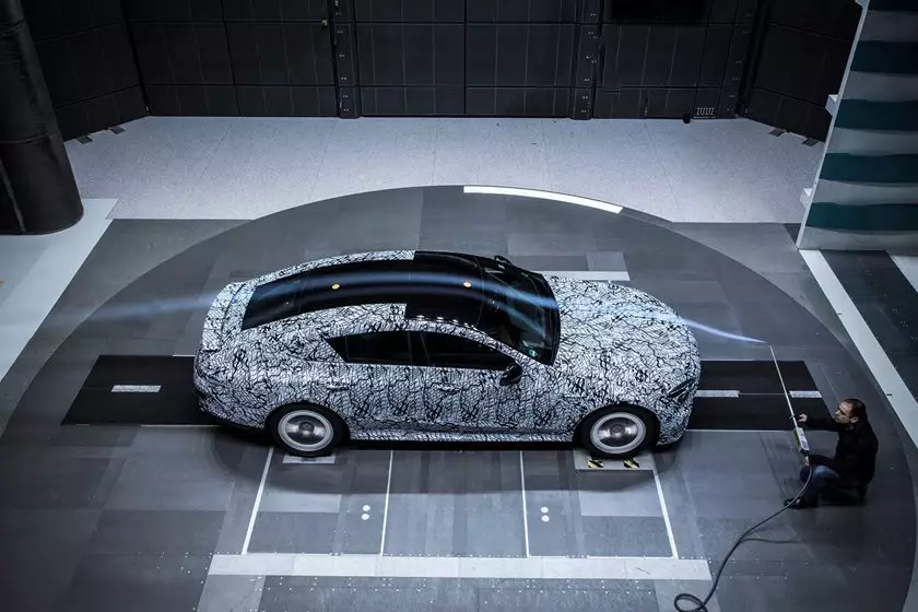 Mercedes-AMG GT fyrdörrars Coupe förbereder sig för att ta sig an Panamera 20178_3