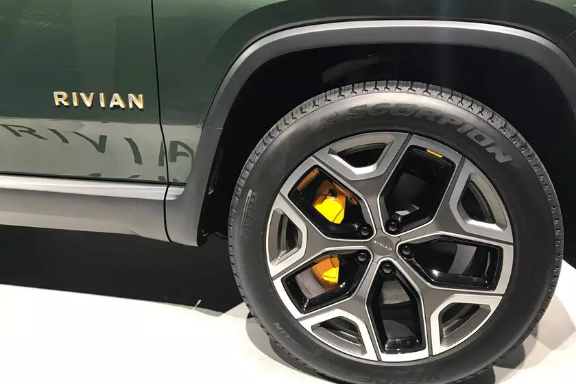 Pirelli тусгайлан Rivian R1T-д зориулан шинэ дугуй бүтээжээ 20189_3