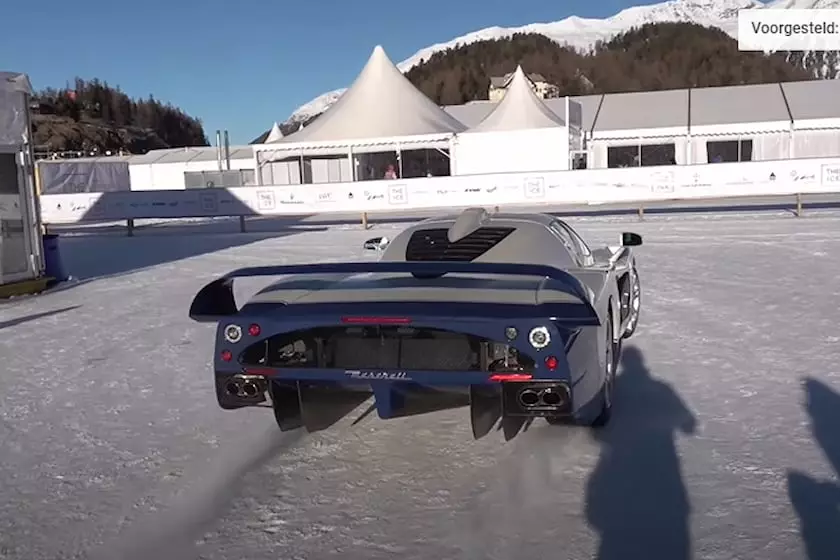 ڏسو The Maserati MC12 Slip and Slide On The Snow 20259_8