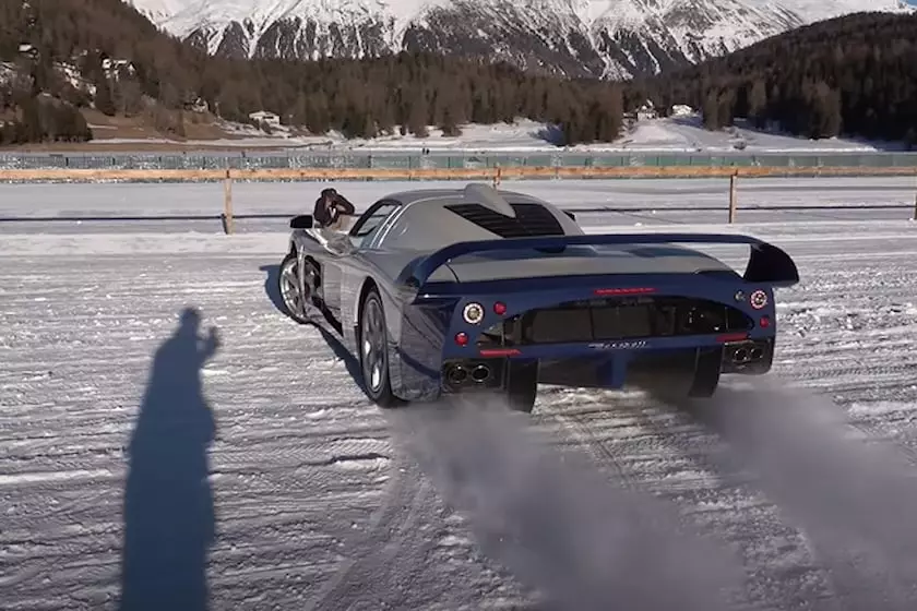 ڏسو The Maserati MC12 Slip and Slide On The Snow 20259_9