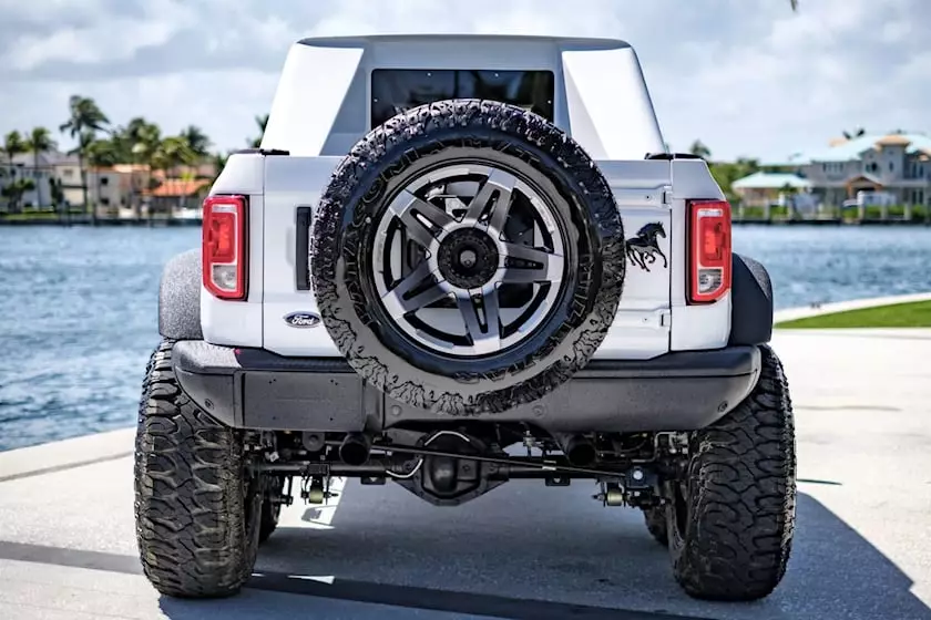 Ngày tận thế 6x6 khiến Ford Bronco trông giống như một món đồ chơi 20284_6