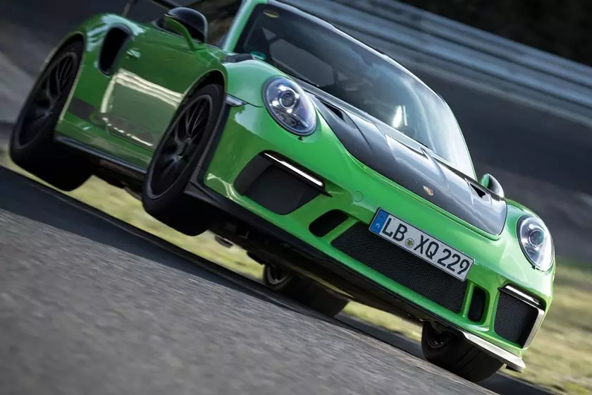 چېۋرولېت پورسچى 911 GT3 RS نىڭ كىشىنى ھەيران قالدۇرىدىغان نۇربۇرگ ۋاقتىغا ياردەم بەردى 20435_1