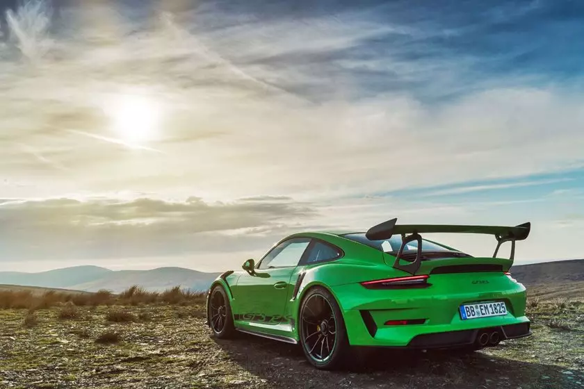 چېۋرولېت پورسچى 911 GT3 RS نىڭ كىشىنى ھەيران قالدۇرىدىغان نۇربۇرگ ۋاقتىغا ياردەم بەردى 20435_7