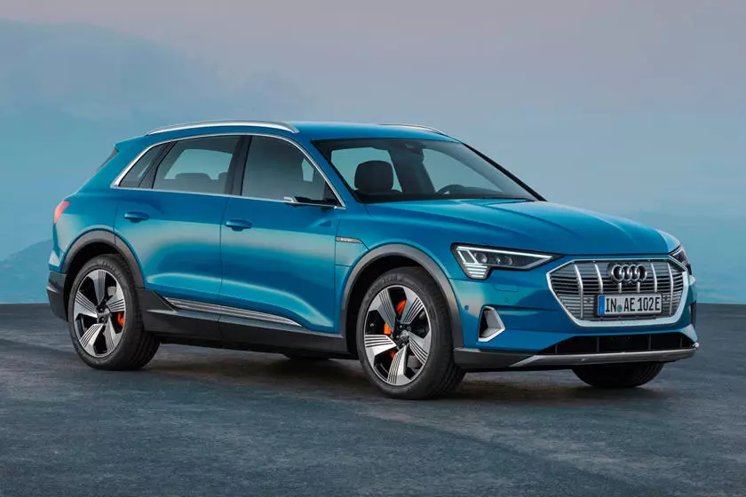 2019 Audi e-tron алдыңкы үч чейрек оң жагындагы көрүнүш