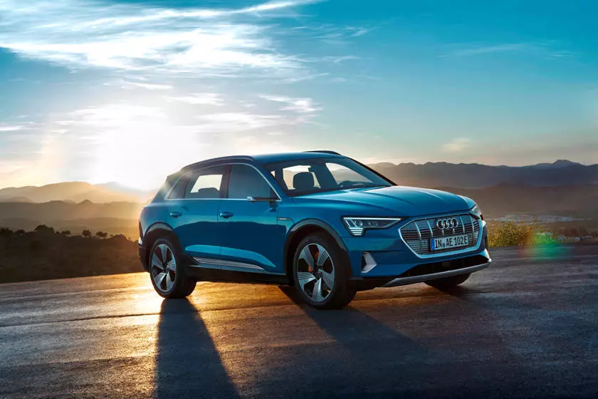 2019 Audi e-tron алдыңкы үч чейрек оң жагындагы көрүнүш