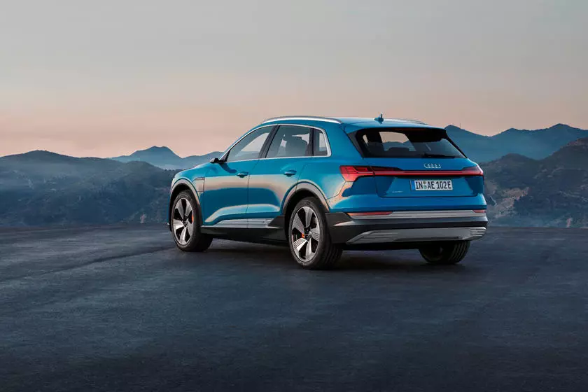 2019 Audi e-tron Арткы үч чейрек сол тараптын көрүнүшү