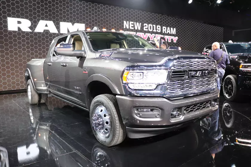 2019 Ram Heavy Duty aterra amb 1.000 Lb-ft de parell 20528_1