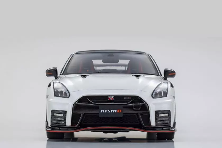 Ky Nissan GT-R Nismo me detaje qesharake është jashtëzakonisht i rrallë 20543_4