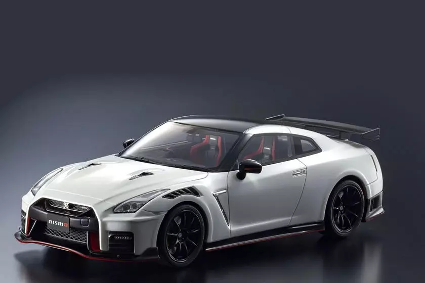 دا په زړه پورې توضیحي نسان GT-R Nismo خورا نادر دی 20543_9