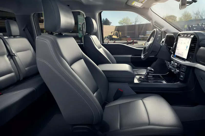 Visión xeral do interior do Ford F-150 Lightning Pro 2022