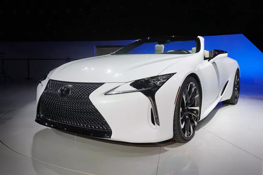 Концепт Lexus LC Convertible просто приголомшливий у металі 20701_1