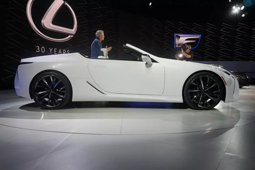 Lexus LC Convertible Kontzeptua Metalean Harrigarria da 20701_12