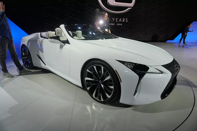 Концепт Lexus LC Convertible просто приголомшливий у металі 20701_5