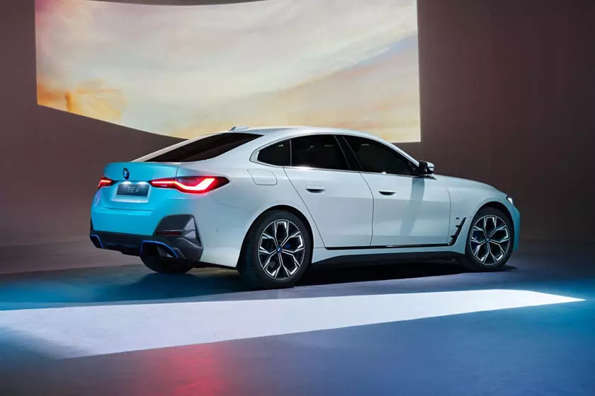 BMW i4 تحصل على علاج M الرياضي 20707_2