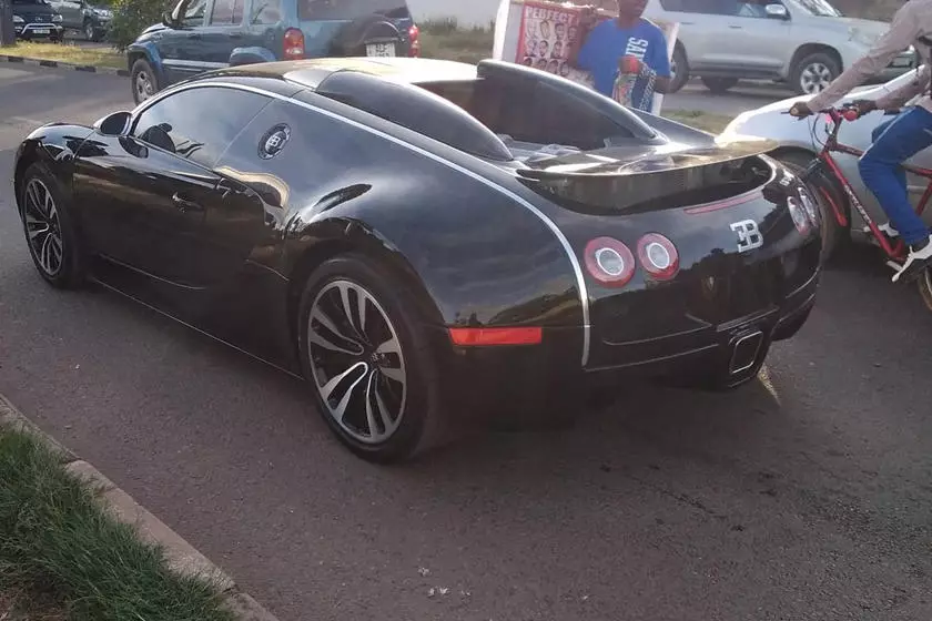 İthal Bugatti Veyron Zambiya'da Ezilebilir 20737_2