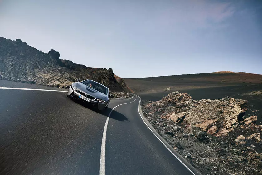 2019-2020 BMW i8 Coupe Front View Tiomáint