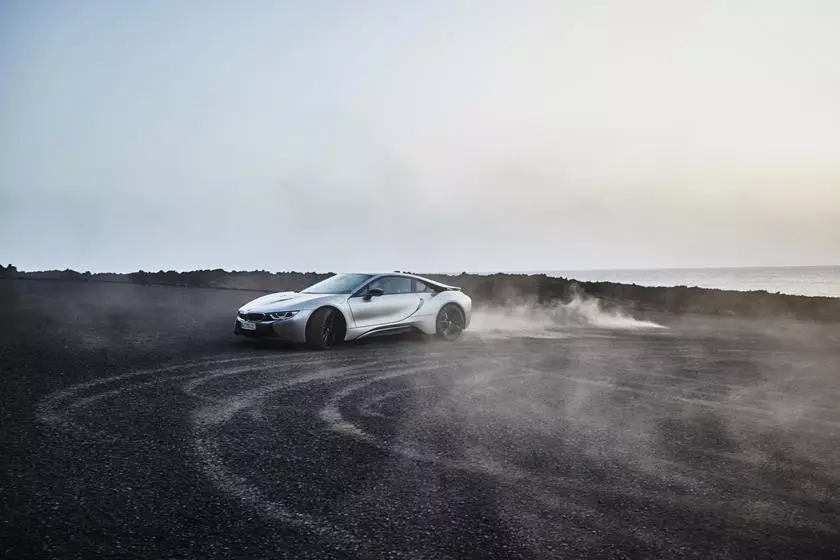 2019-2020 BMW i8 Coupe Burnout