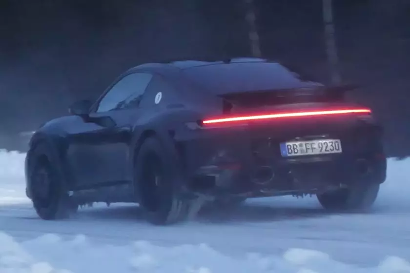 Porsche 911 Safari näeb lumes kodune välja 20772_13