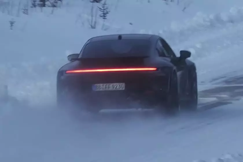 Porsche 911 Safari Wo ọtun Ni Ile Ni Snow 20772_6