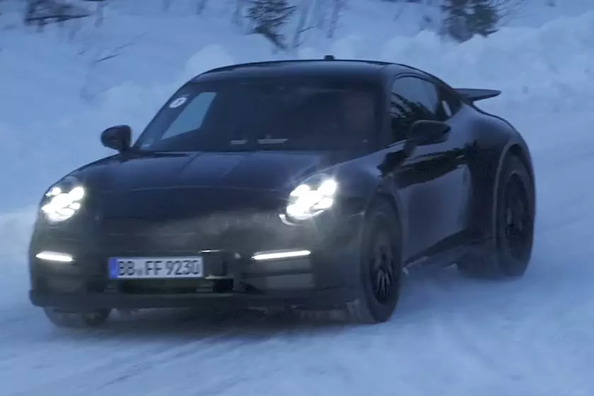 Porsche 911 Safari Wo ọtun Ni Ile Ni Snow 20772_7